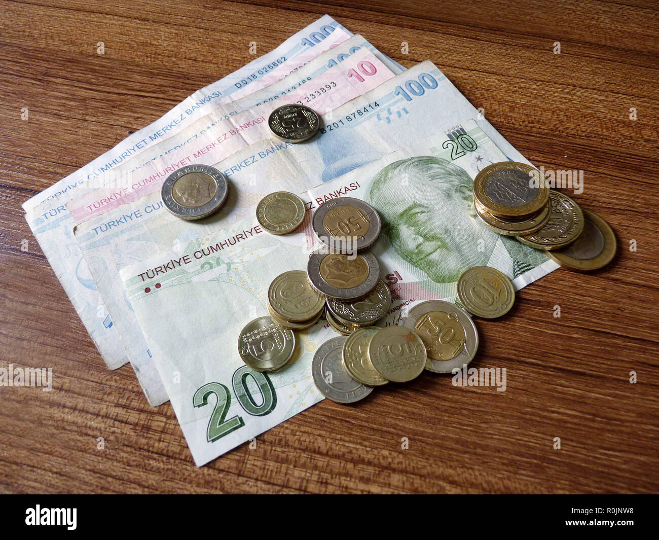 La monnaie de papier et des pièces de la livre turque. Projets de livre ...