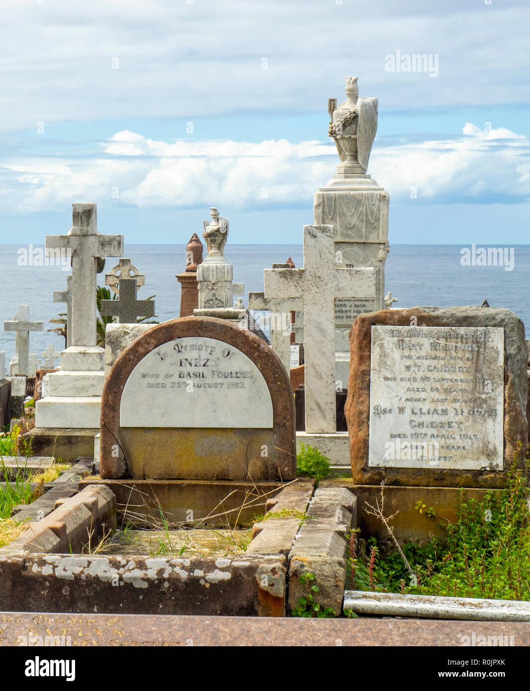 Pierres tombales de marbre et des tombes au cimetière de Waverley NSW ...