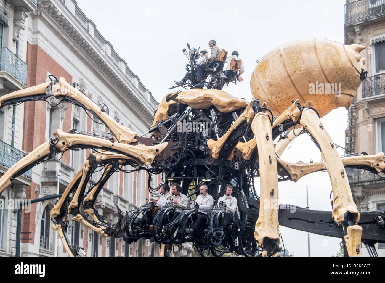'La Machine', les machines mécaniques géantes effectuer dans une énorme ...