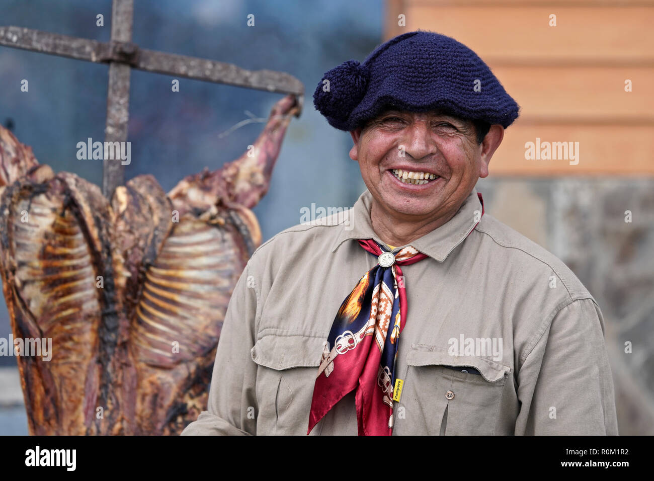 Parc National Torres del Paine gaucho chilien portant le costume ...