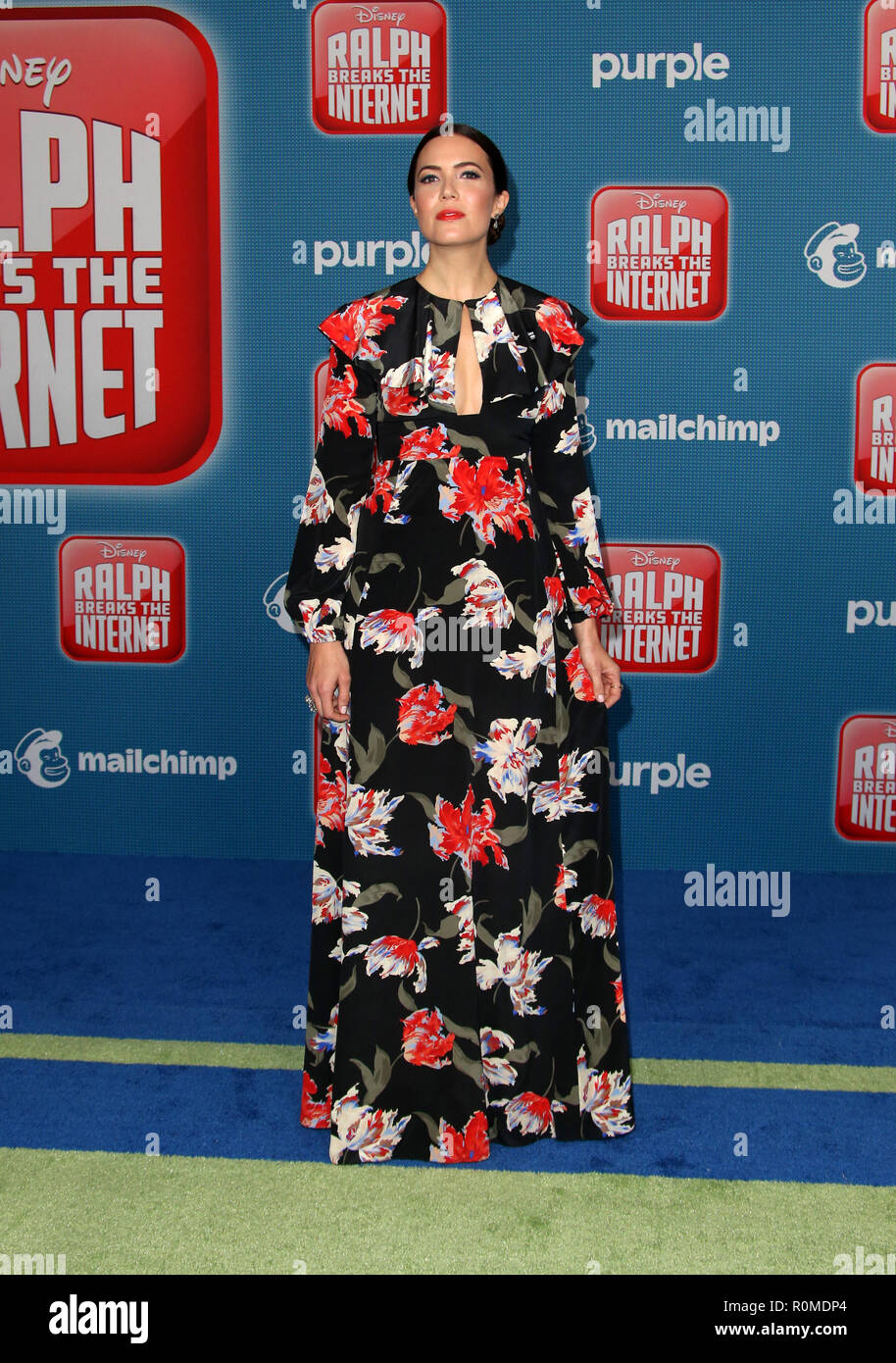 HOLLYWOOD, CA - le 5 novembre : Mandy Moore, pour Premiere du Disney's ...