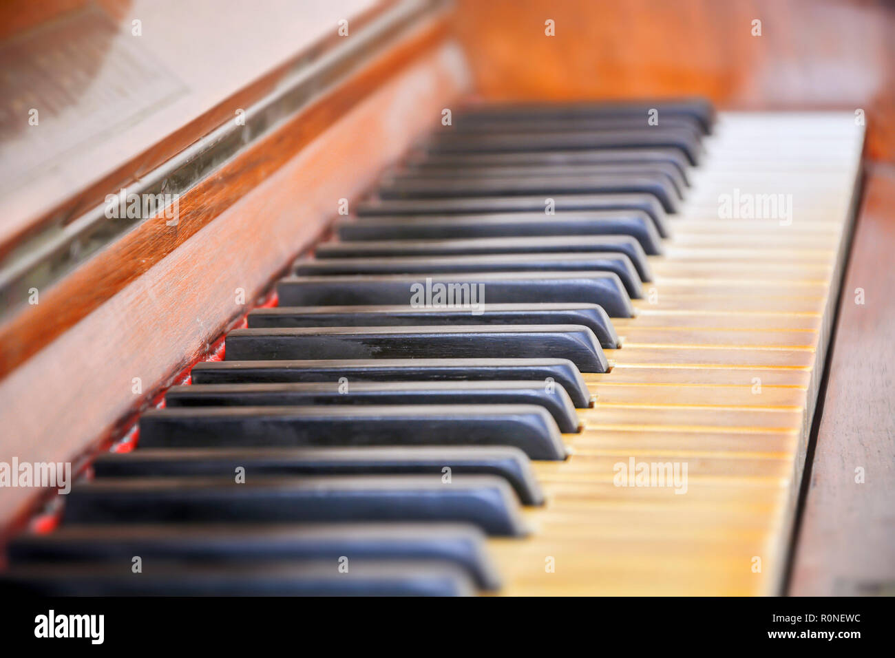 Clavier de piano ancien Banque de photographies et d’images à haute ...