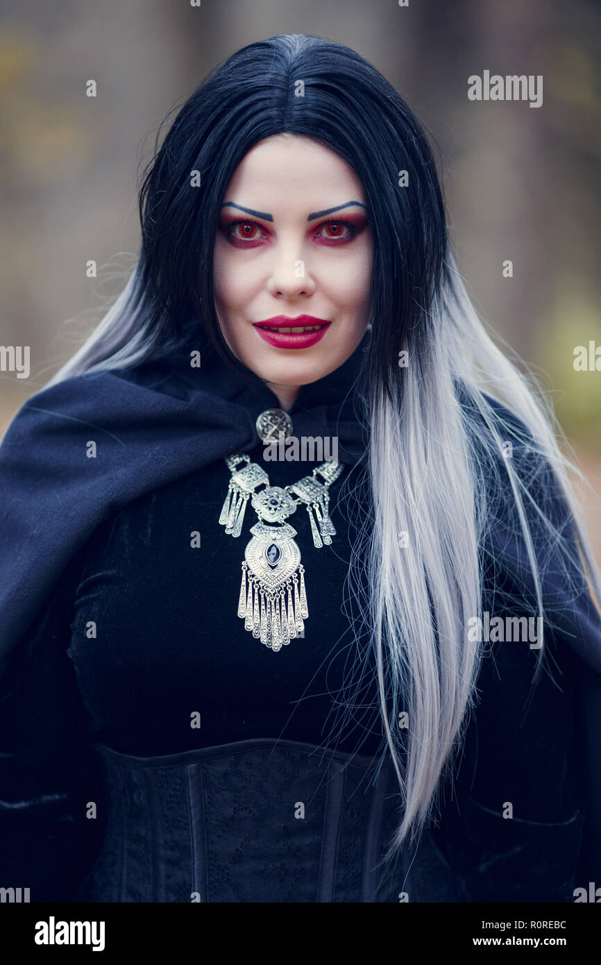 Vampire girl Banque de photographies et d’images à haute résolution - Alamy