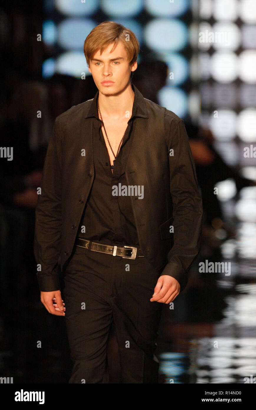 Le Wayne Cooper fashion show le premier jour de la Semaine de la mode ...