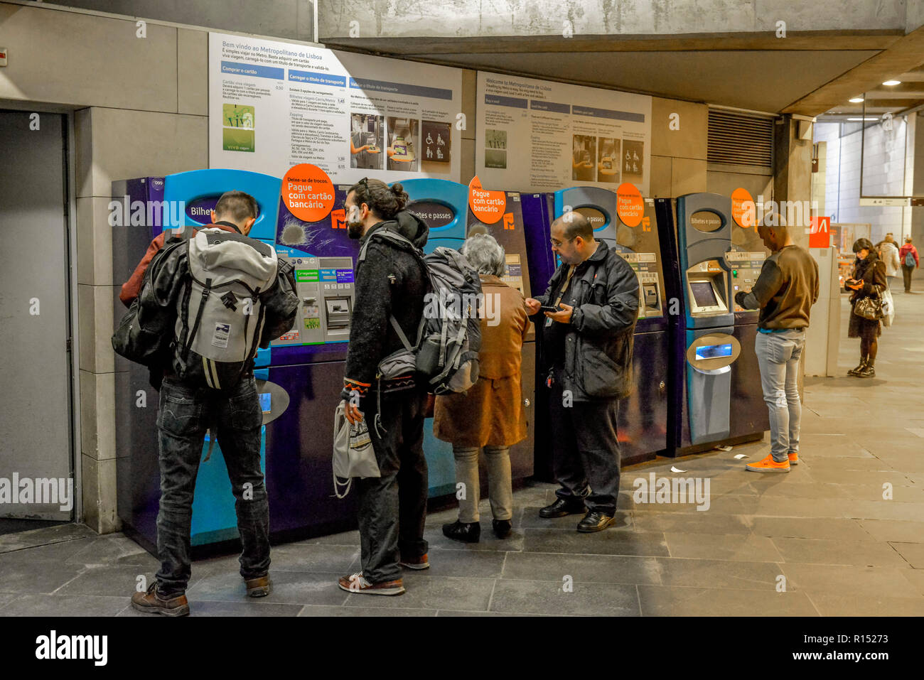 Ticket vending machine Banque de photographies et d’images à haute ...