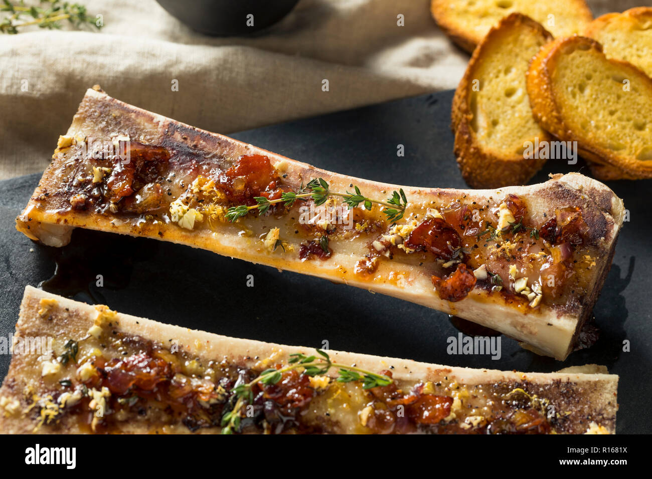 Moelle d'os de boeuf Banque de photographies et d’images à haute ...