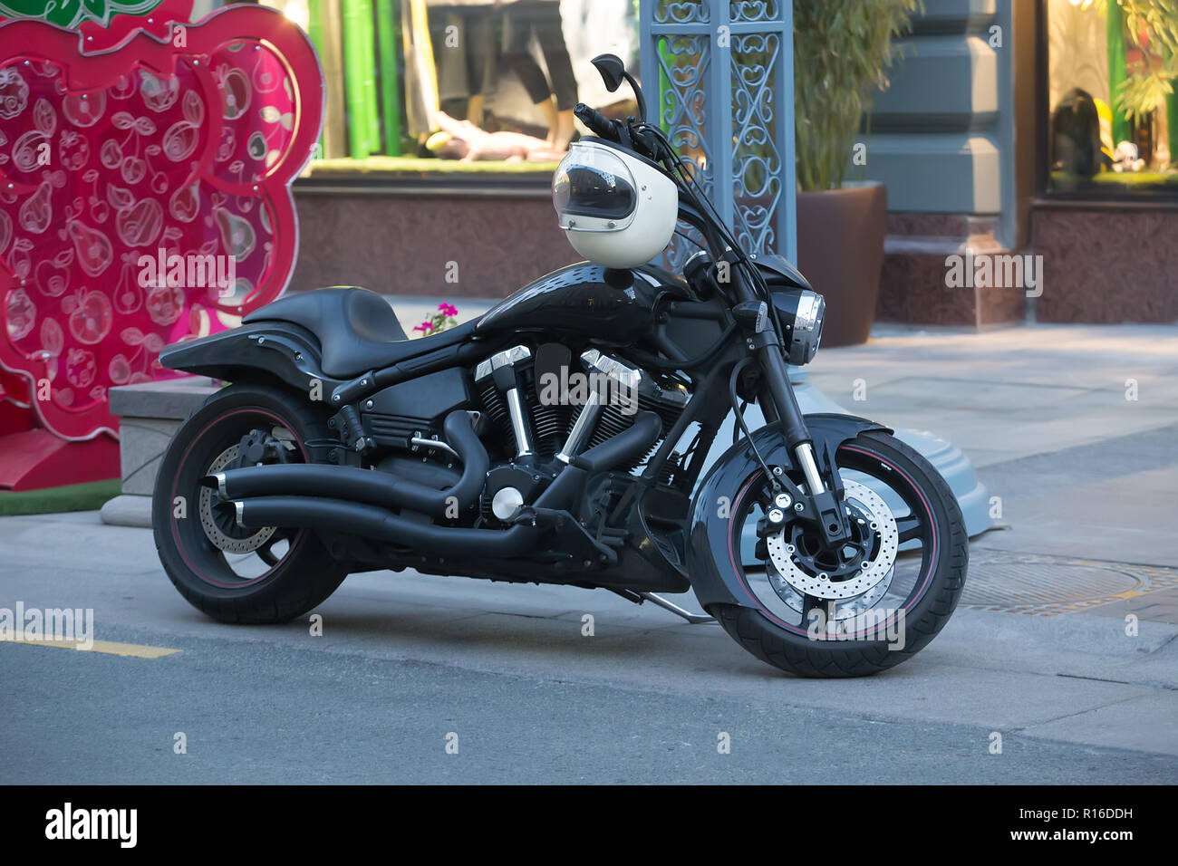 Moto noire Banque de photographies et d’images à haute résolution - Alamy