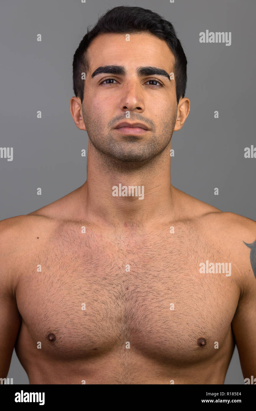 Visage de jeune homme persan beau torse nu Photo Stock - Alamy