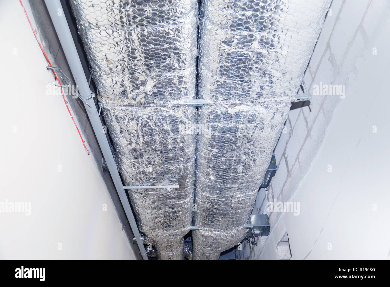 Conduit de cvc Banque de photographies et d’images à haute résolution - Alamy