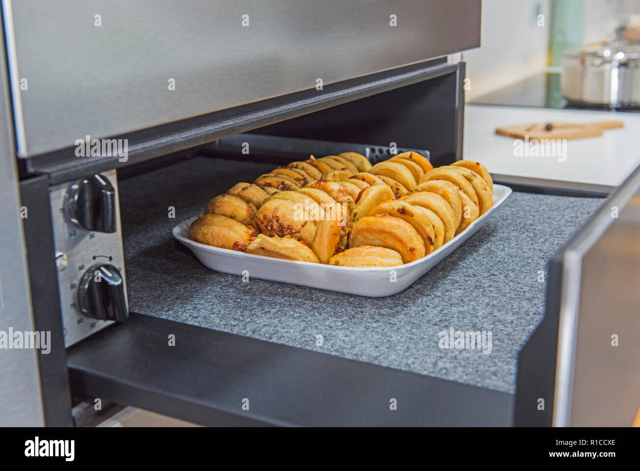 Oven tray Banque de photographies et d’images à haute résolution - Alamy