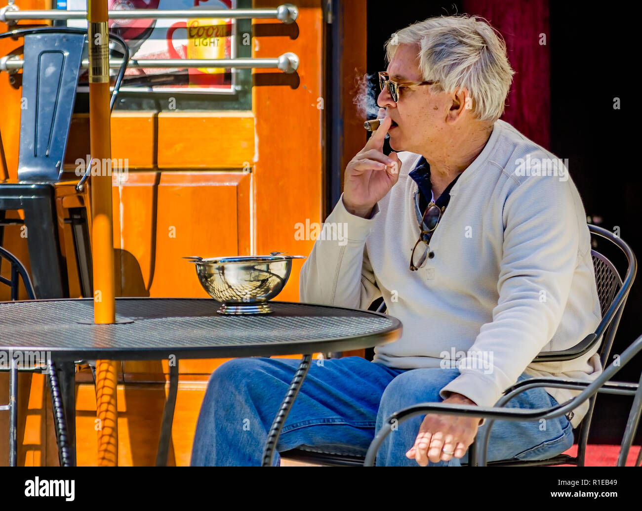 Cigar lounge Banque de photographies et d’images à haute résolution - Alamy