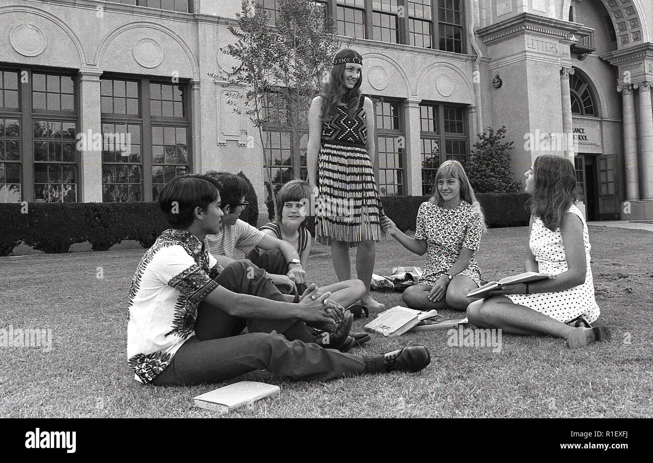 1970s students Banque de photographies et d’images à haute résolution ...