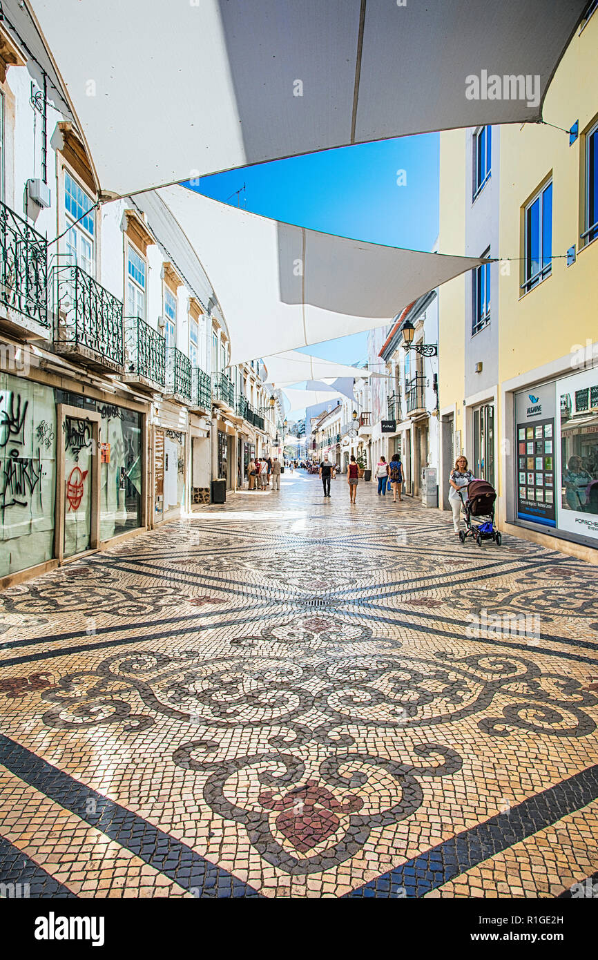 Rue de Santo António, région de la ville de Faro, Algarve, Portugal ...