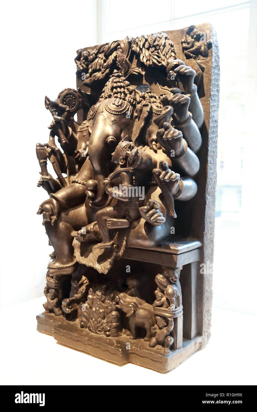 Sculpture de divinité à tête d'éléphant Ganesha au British Museum ...
