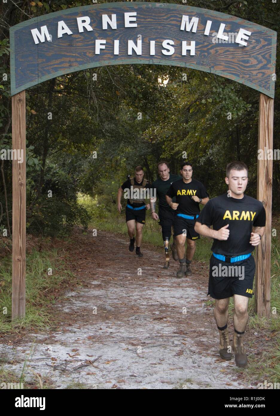 Les soldats du 2e Bataillon, 69e régiment blindé, 2ème Armored Brigade ...