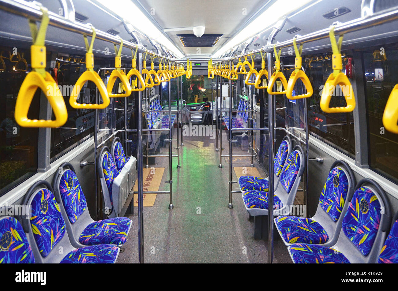 Intérieur du bus TransJakarta Photo Stock - Alamy