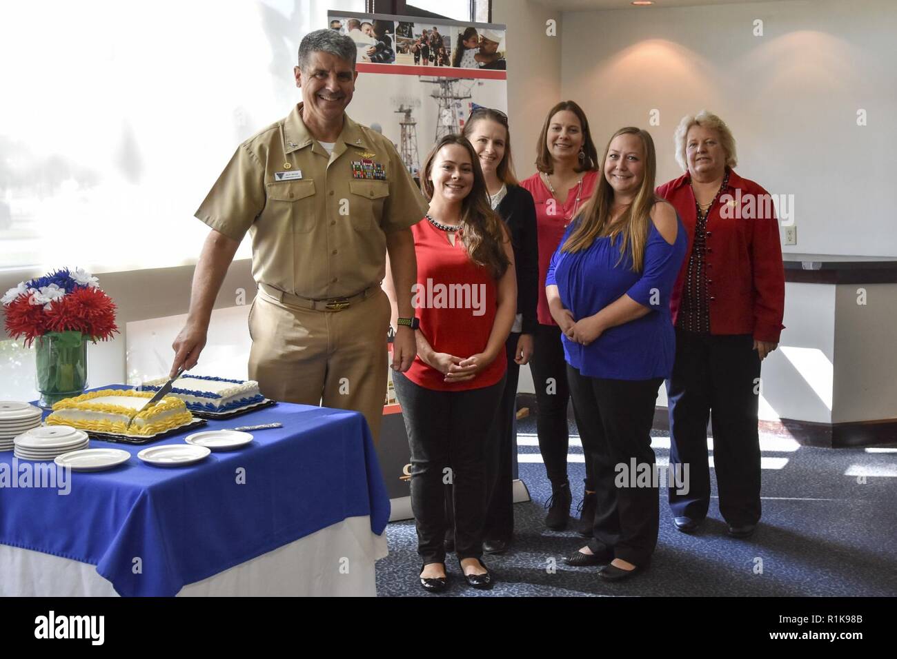0 MILLINGTON, Tennessee (Oct 11, 2018) Le capitaine Michael Wathen ...