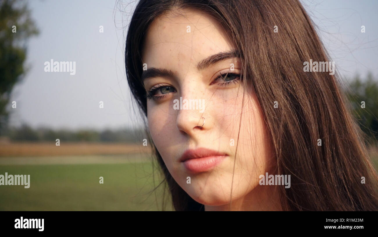 Jolie jeune fille de 16 Banque de photographies et d’images à haute ...
