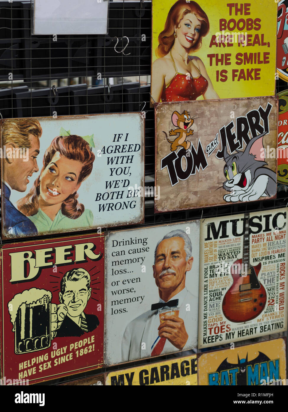 Affiches marketing nostalgiques Banque de photographies et d’images à haute résolution - Alamy