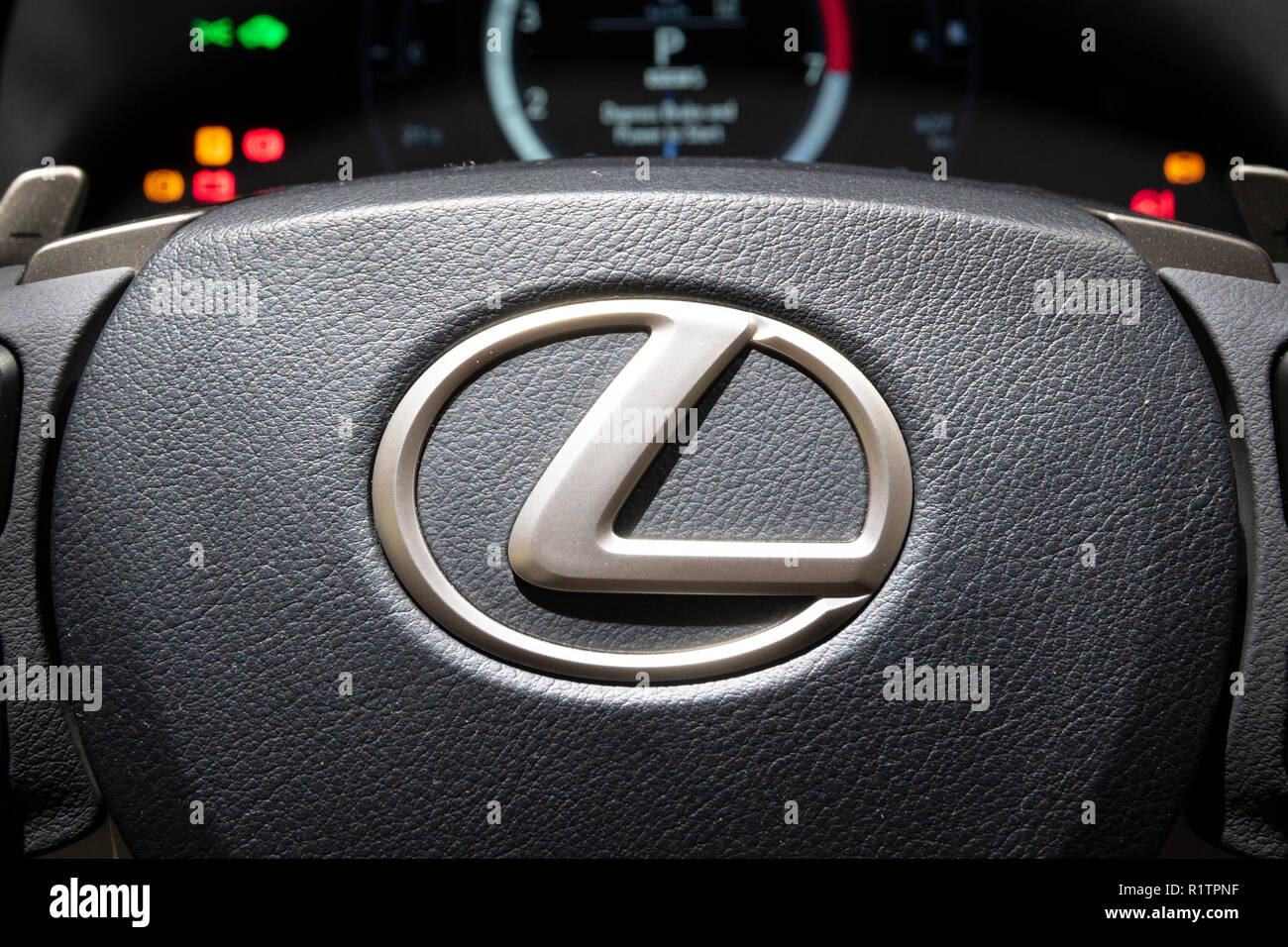 Lexus car showroom interior Banque de photographies et d’images à haute ...