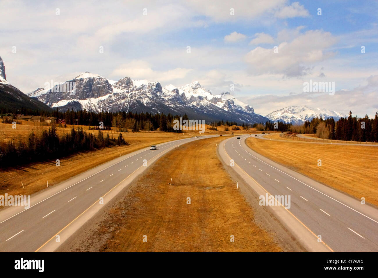 Route vers les rocheuses Banque de photographies et d’images à haute ...