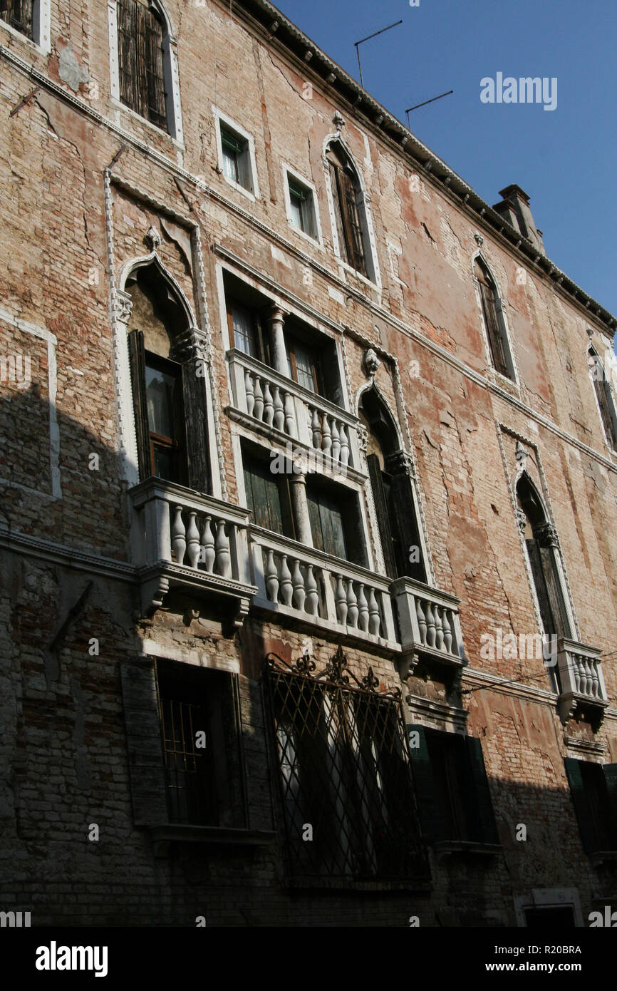 Façade De Style Mauresque Coloré Banque d'image et photos - Alamy