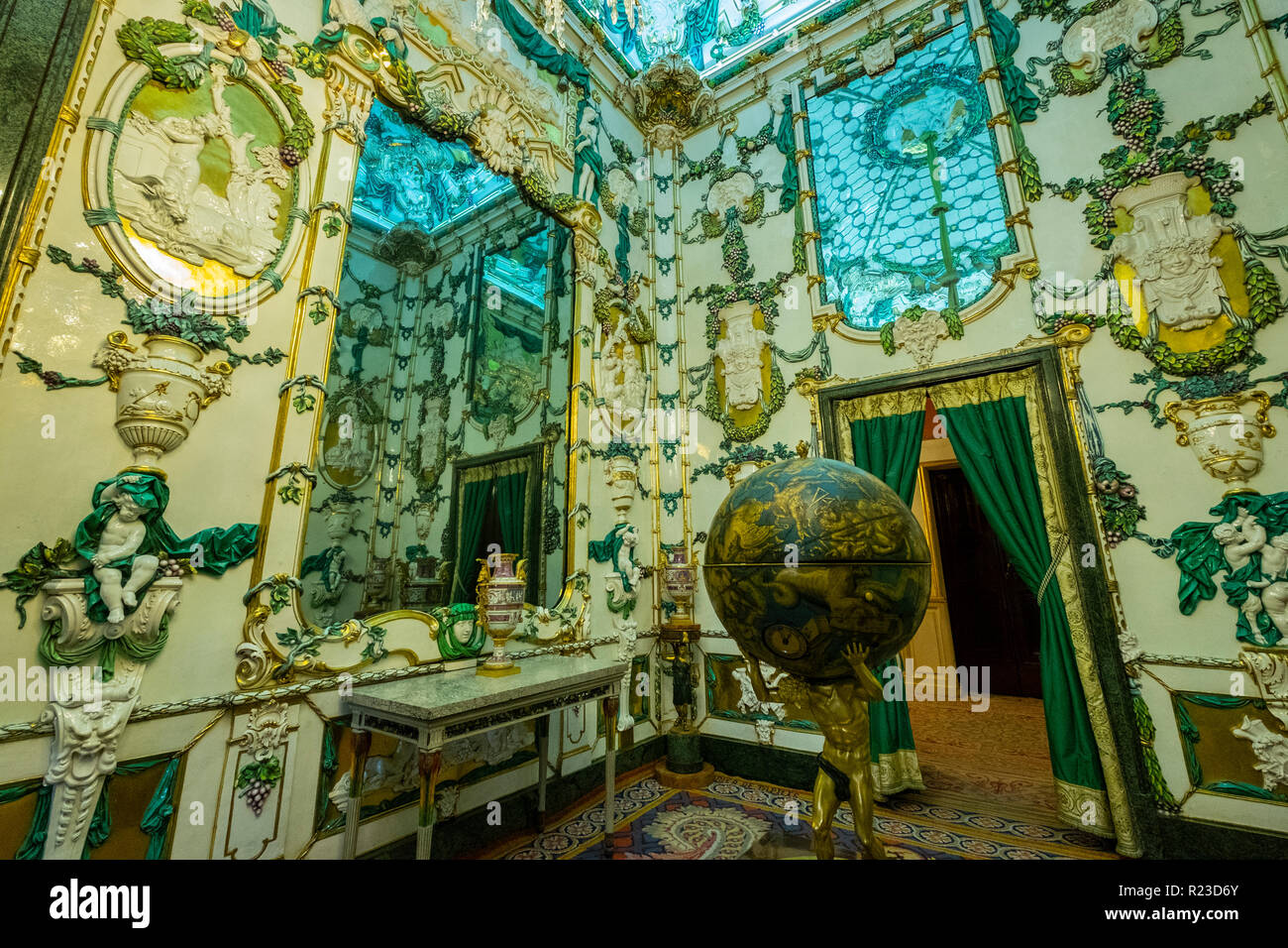 Les chambres de l'intérieur du Palais Royal, le Palacio Real, à Madrid ...