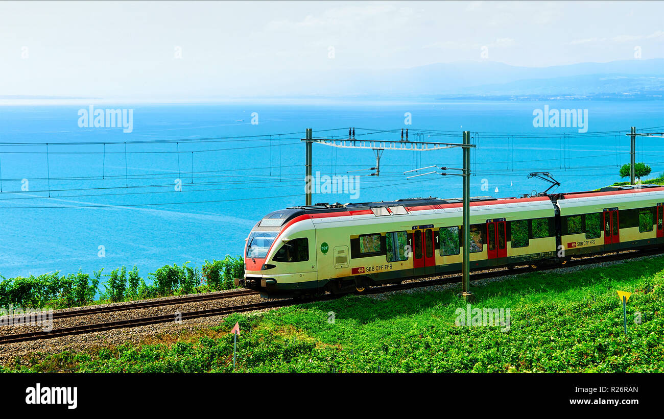 Morges, Suisse - le 30 août 2016 : l'exécution de train à Lavaux au ...