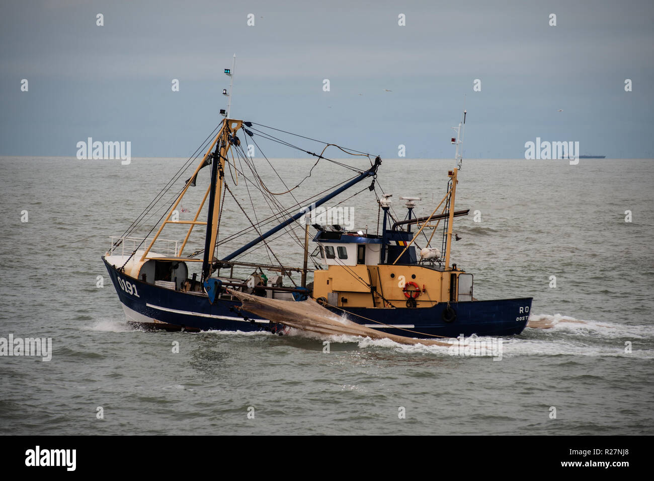 Bateau de pêche - chalutier de pêche en mer en bateau - Voile - Bateau de pêche chalutier ...