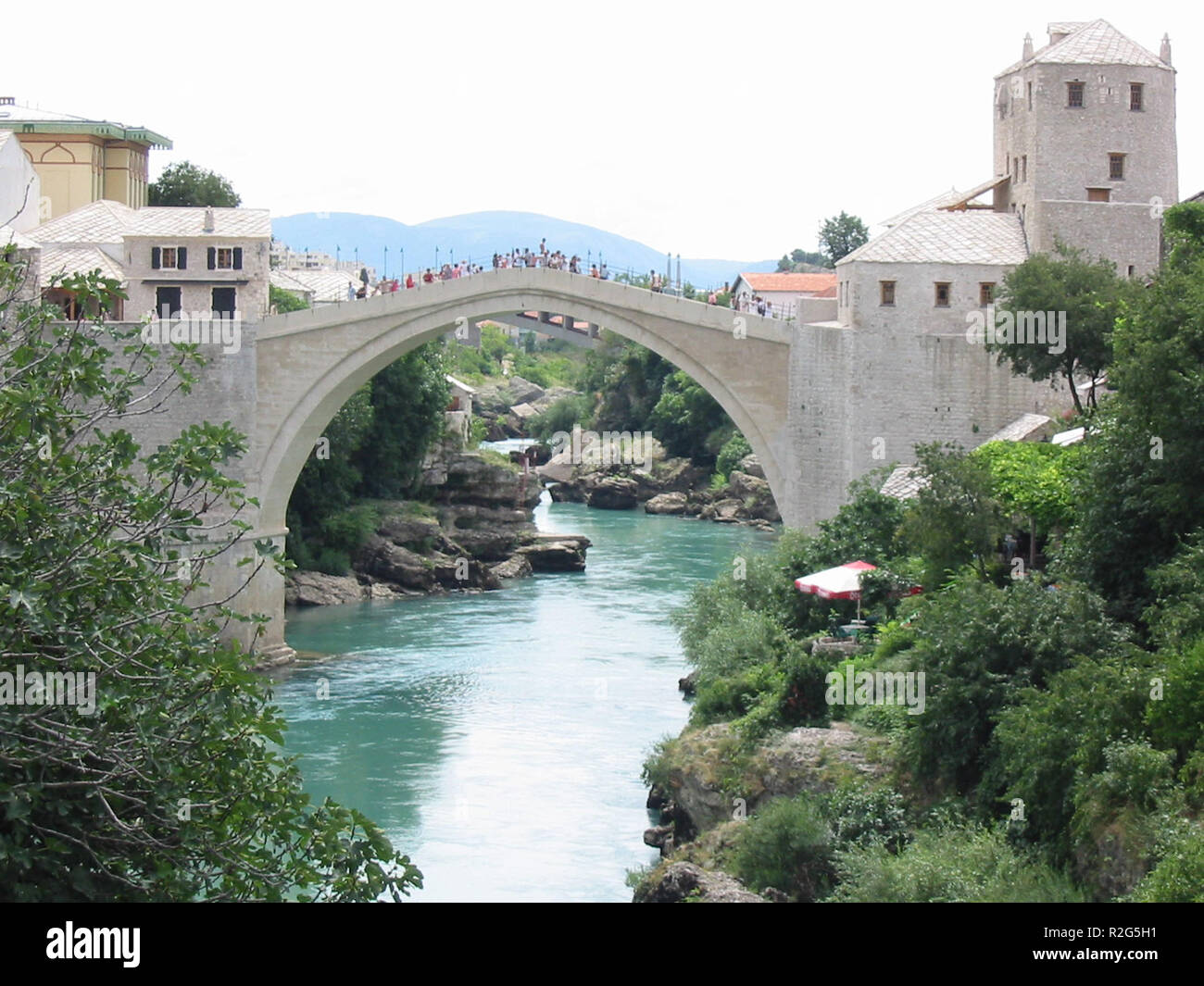 The mostar bridge reconstruction Banque de photographies et d’images à ...