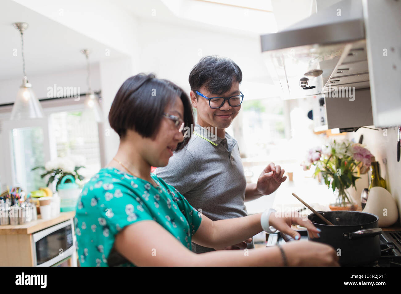 Copine cuisine Banque de photographies et d’images à haute résolution ...