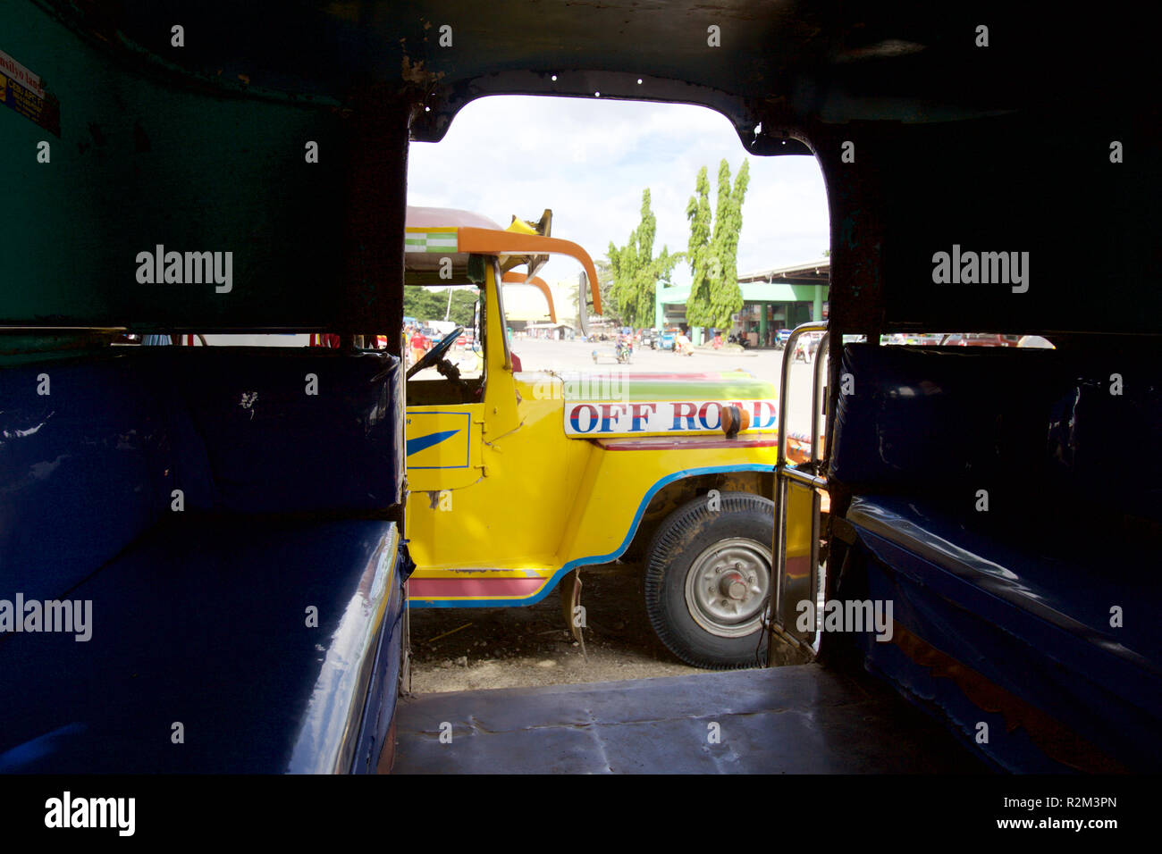 Minibus jeepney Banque de photographies et d’images à haute résolution ...