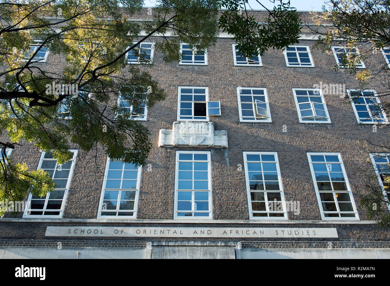 African school building Banque de photographies et d’images à haute ...