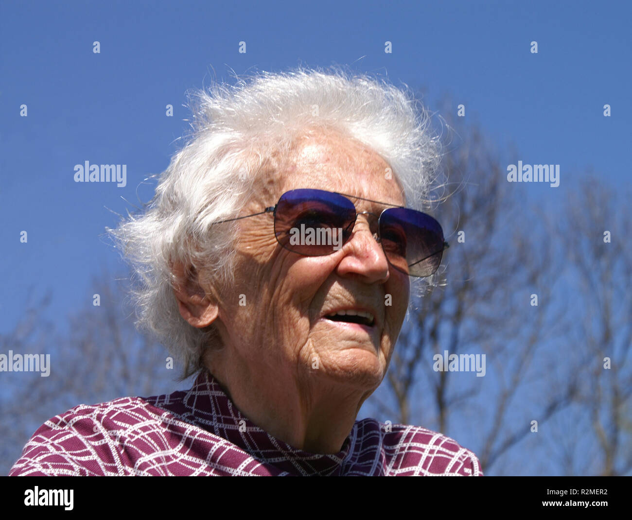 Mamie cool Banque de photographies et d’images à haute résolution - Alamy