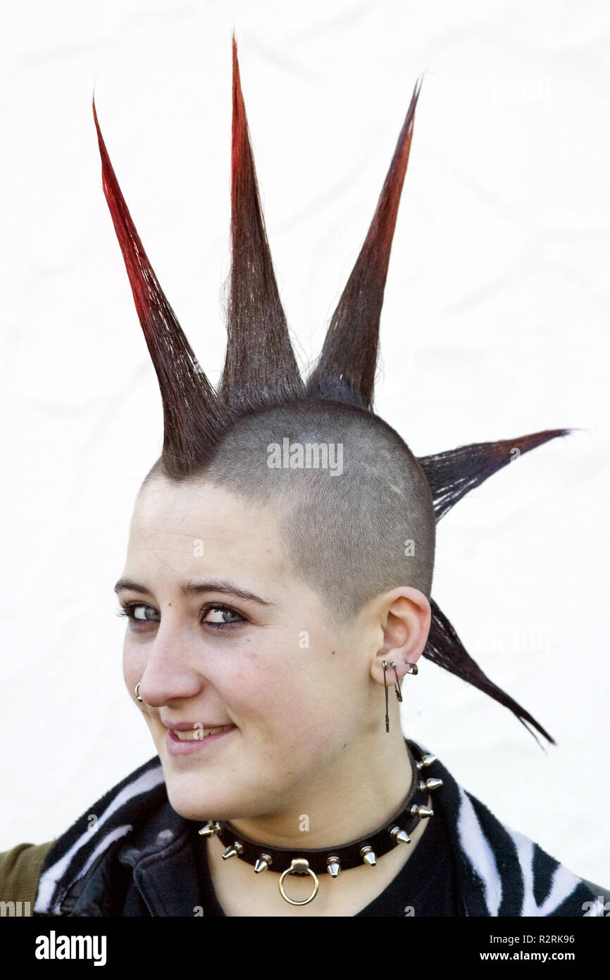 Punk avec coupe mohawk Photo Stock - Alamy