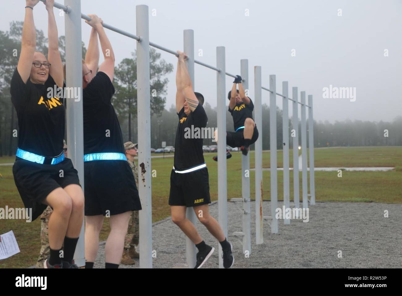 Des troupes du 2e Bataillon, 69e régiment blindé, 2ème Armored Brigade ...
