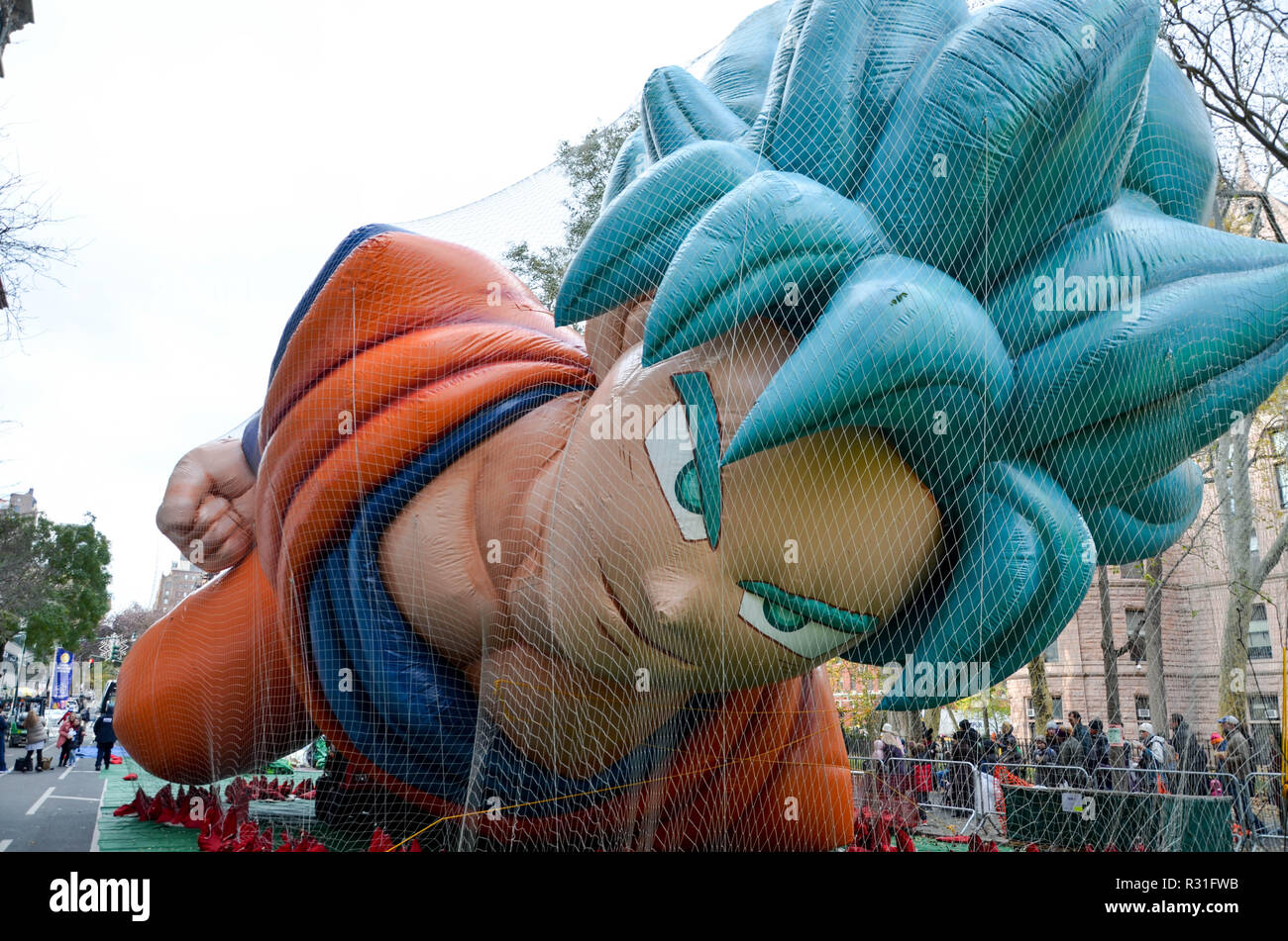 Macy's thanksgiving day parade goku Banque de photographies et d’images ...