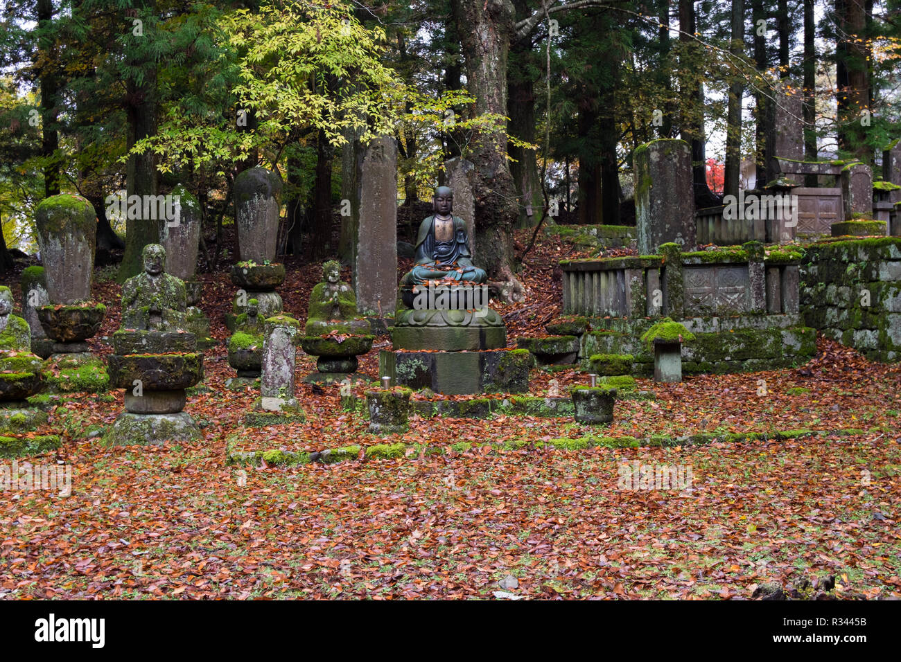 Tobiishi hachiman shrine Banque de photographies et d’images à haute ...