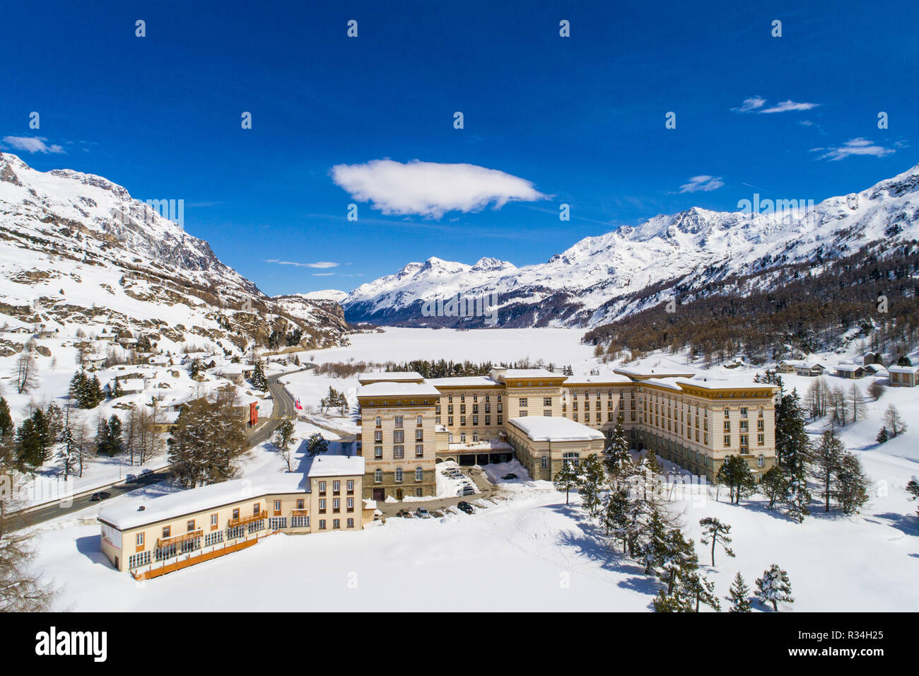 Maison engadiner Banque de photographies et d’images à haute résolution ...