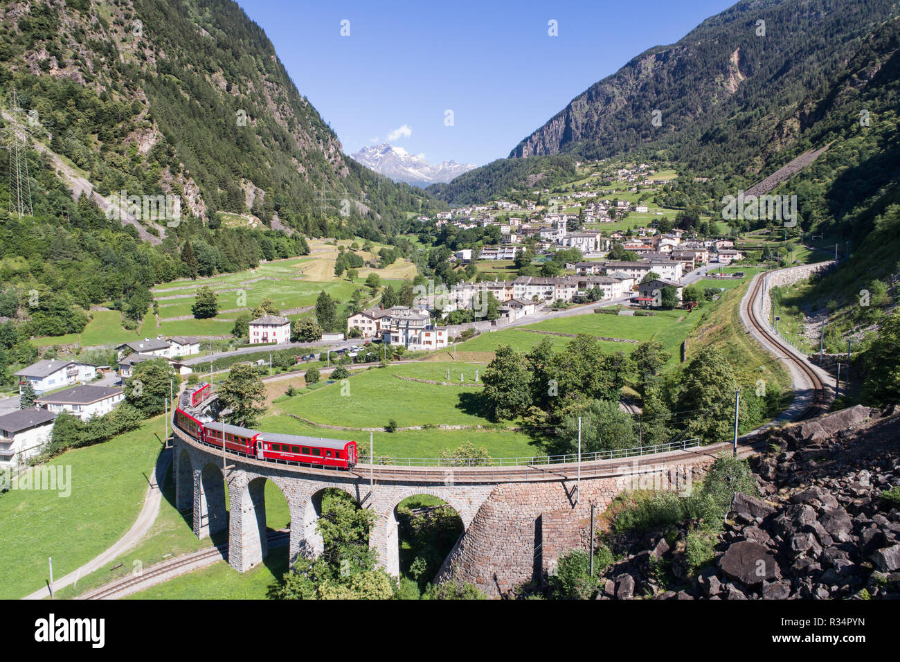 Viaduc ferroviaire en spirale Banque de photographies et d’images à ...