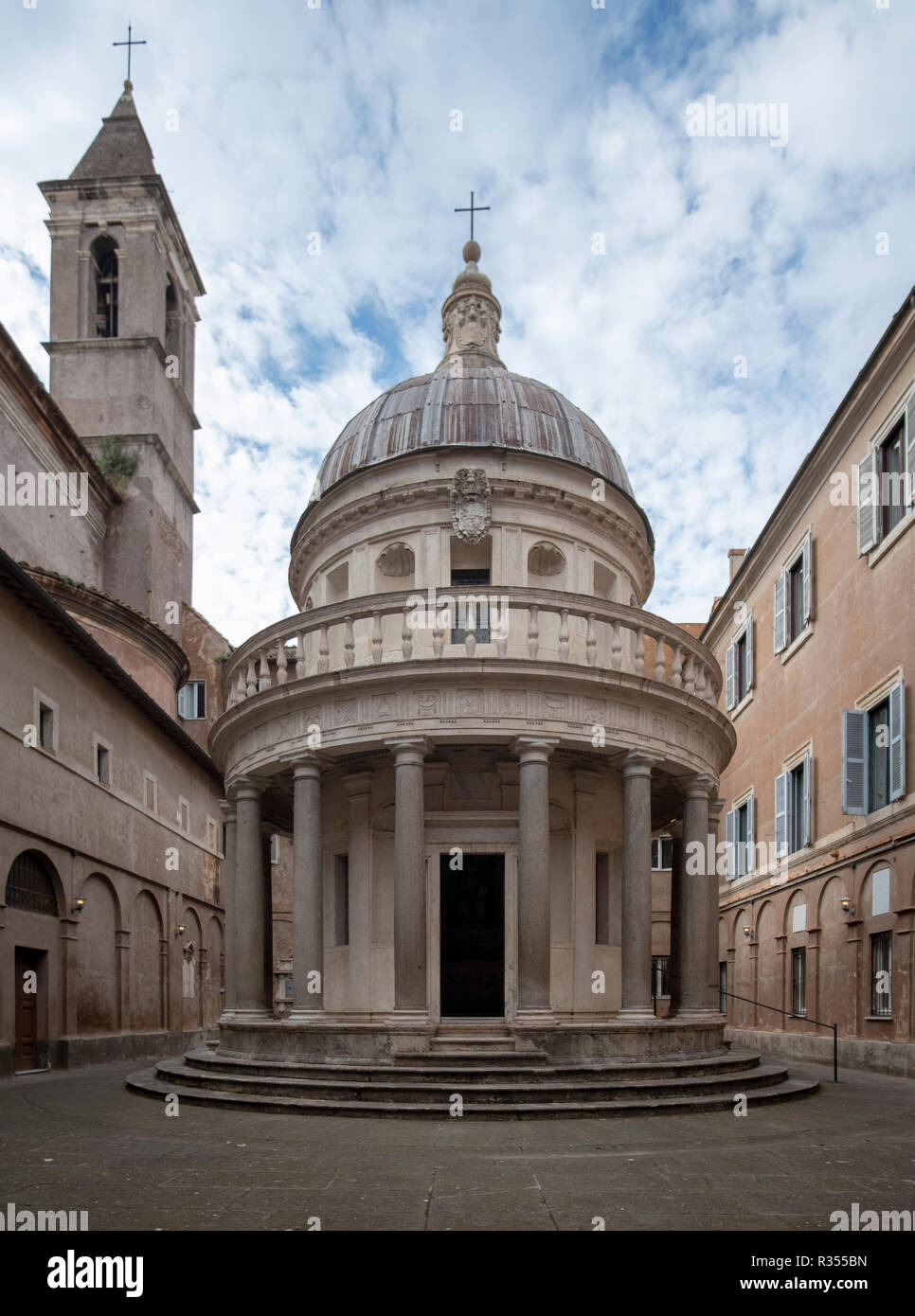 Rom, Roma, San Pietro in Montorio, Tempietto de Bramante von im Hof des ...