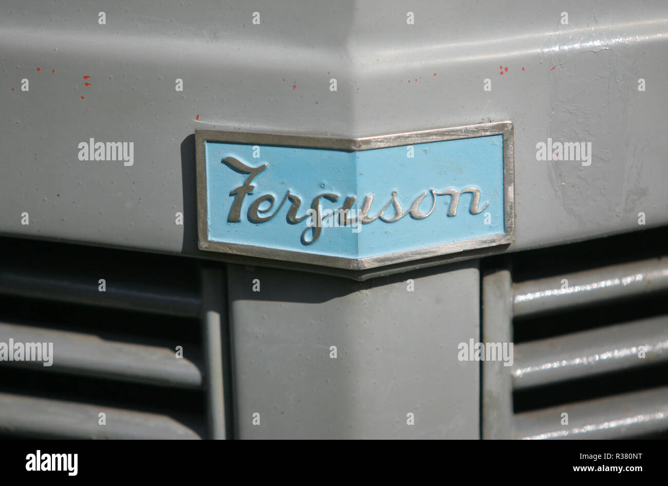 Ferguson logo on tractor ferguson Banque de photographies et d’images à ...