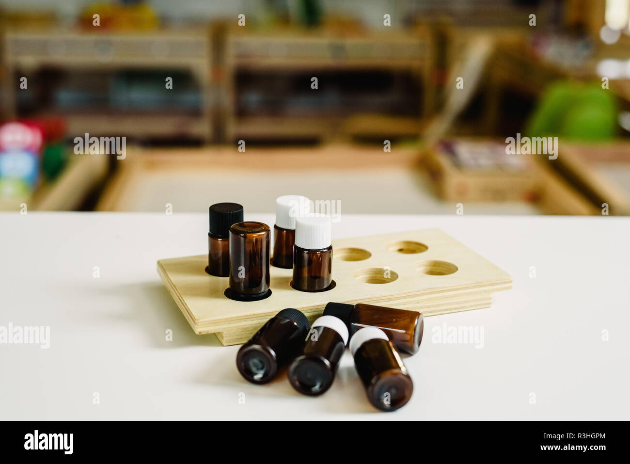 Matériel pour la classe sensorielle d'une école Montessori isolés sans ...