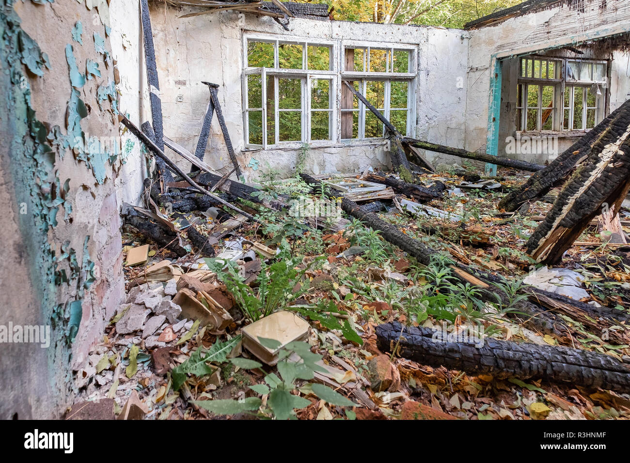 Classroom destruction destroyed Banque de photographies et d’images à ...