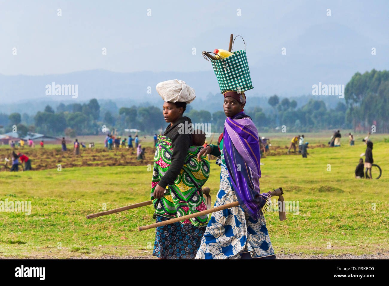 Rwanda woman Banque de photographies et d’images à haute résolution - Alamy