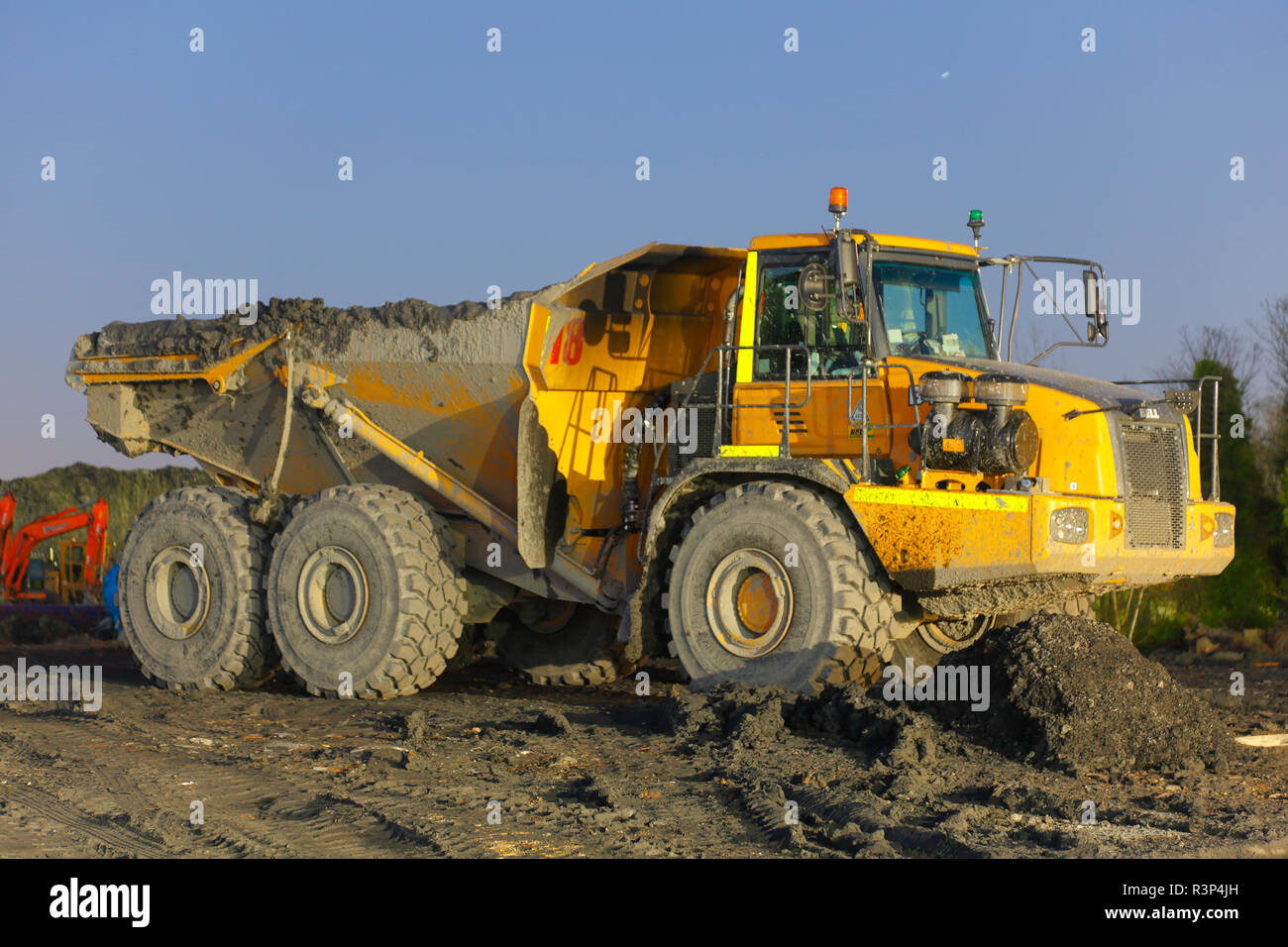 Bell dumper truck Banque de photographies et d’images à haute ...