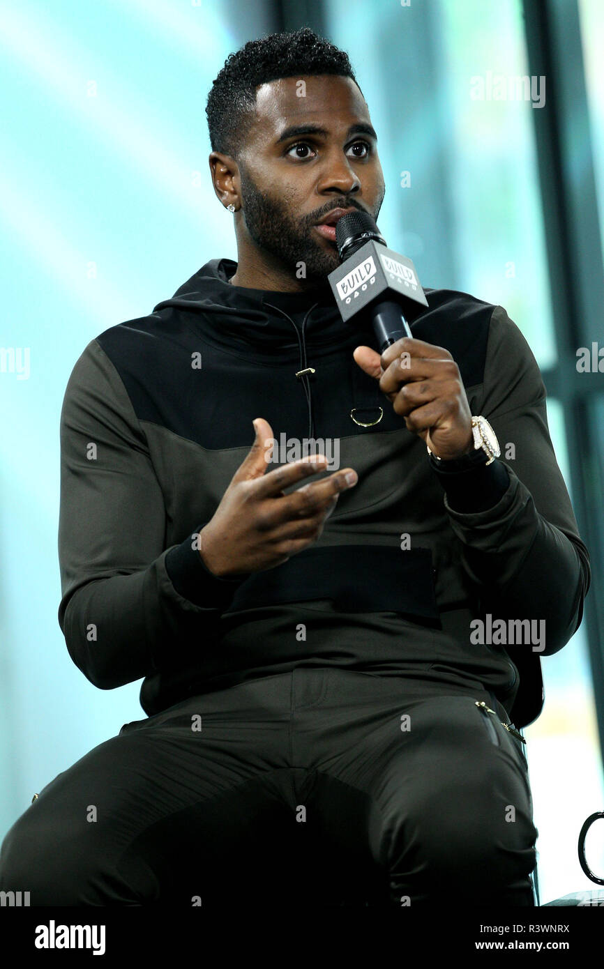 NEW YORK, NY - 14 SEPTEMBRE : Construire présente Jason Derulo discuter ...