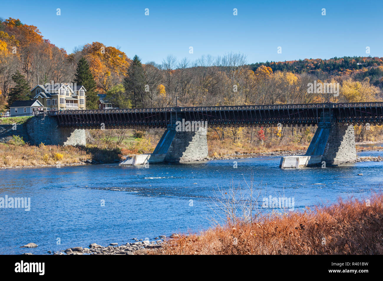 Le plus ancien pont suspendu aux usa Banque de photographies et d ...