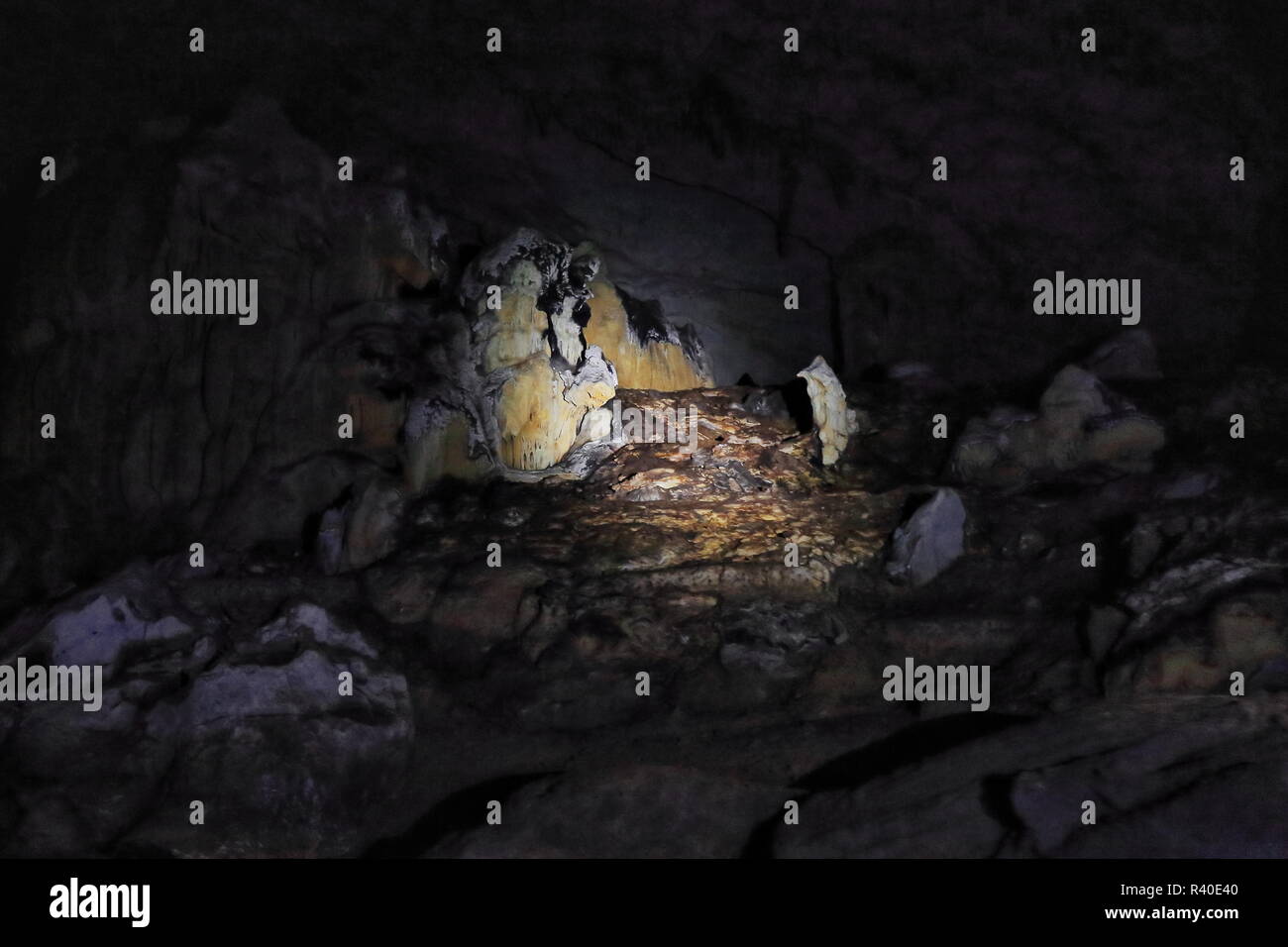Les formations rocheuses à l'intérieur de St.Paul's Underground River ...