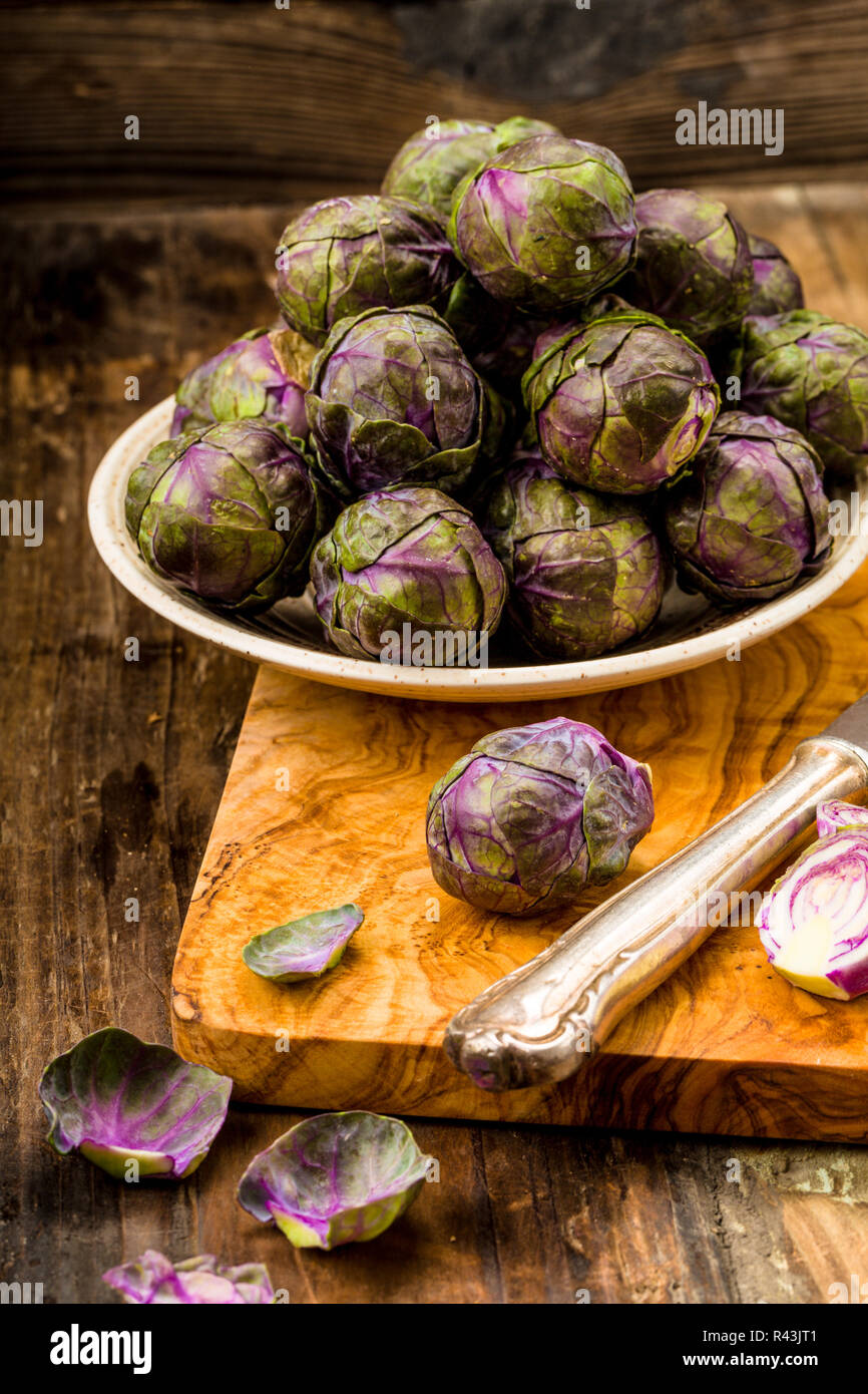 Choux de violet Photo Stock - Alamy